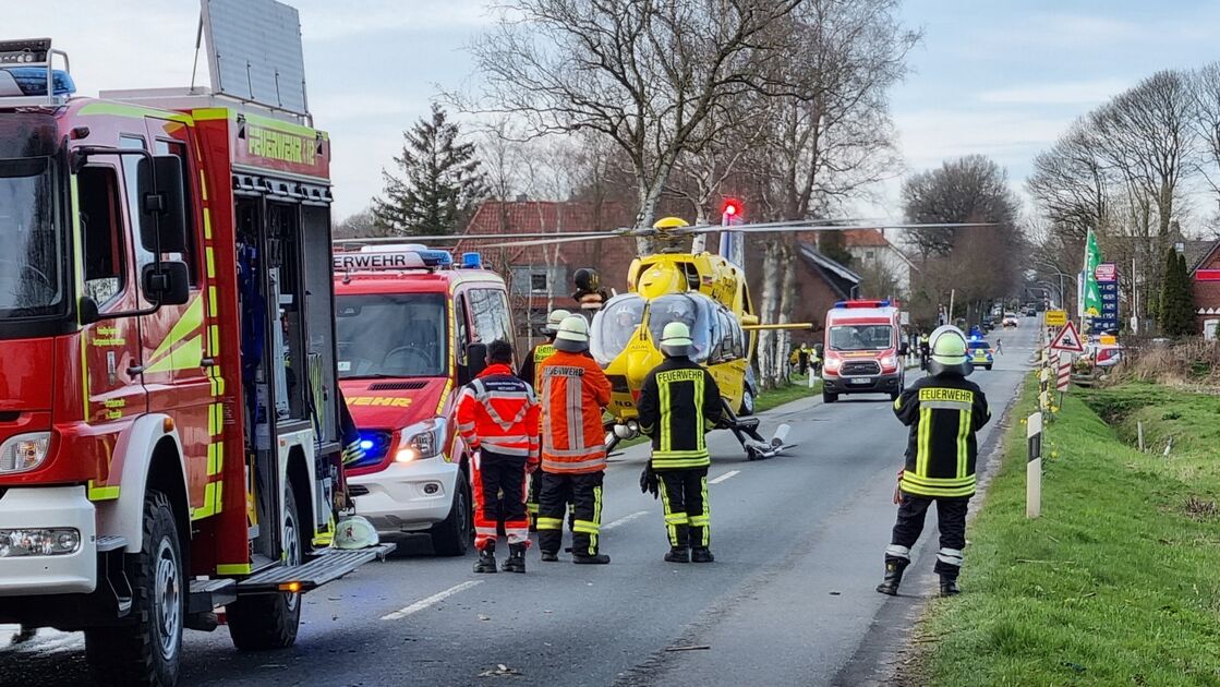 Schwerer Unfall im Kreis Stade: Rettungshubschrauber landet auf Kreisstraße | CNV Medien
