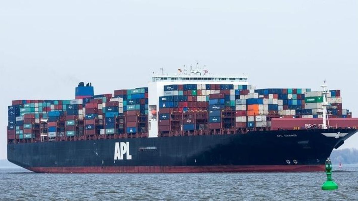 Container-Riese passiert Cuxhaven auf dem Weg nach Hamburg | CNV Medien