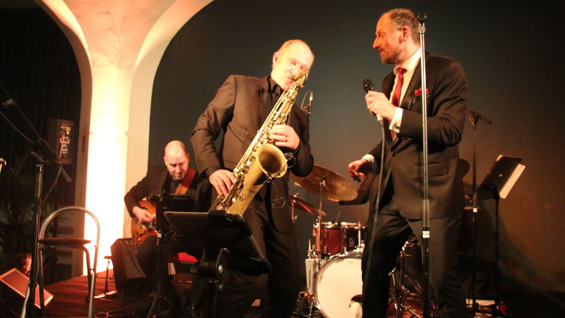 André Rabini Sextett in Hapag-Hallen Cuxhaven: Sinatra-Geist schwebt ...