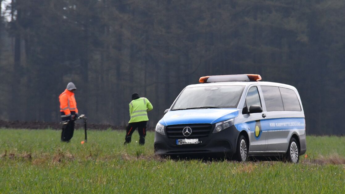 Experten in der Börde Lamstedt im Einsatz: Eine Gefahr tief im ...