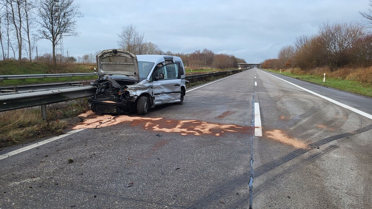 Tödlicher Unfall auf A27: Mehrere Menschen aus Fahrzeug geschleudert ...