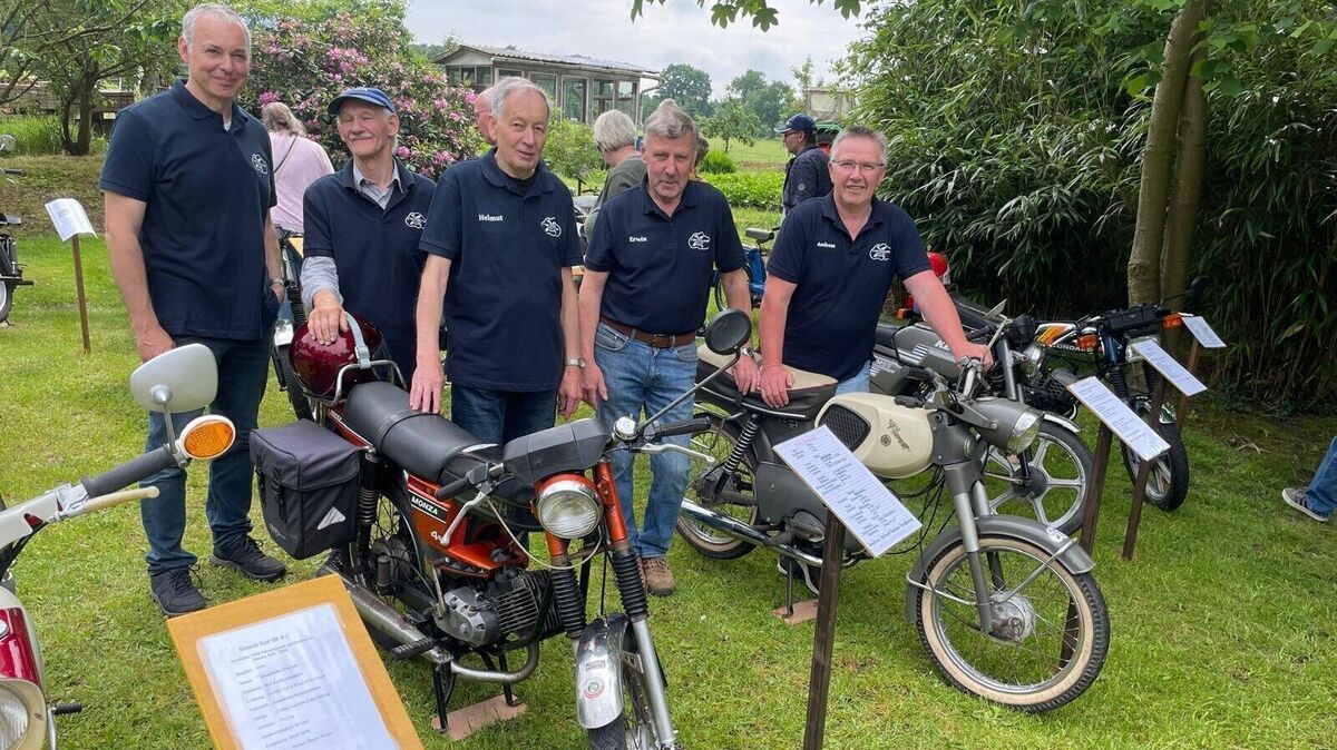 "Blaue Wolke" aus Wingst: An den Mopeds zu schrauben, ist ihre große ...