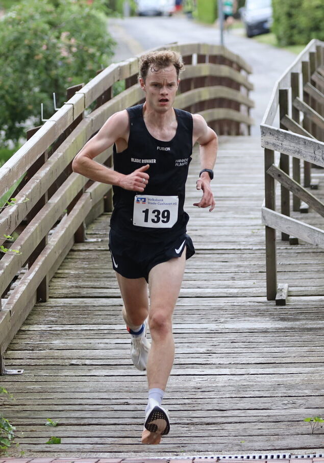 Brückenlauf in Ihlienworth: Fast 250 Läufer überwinden sieben Brücken ...