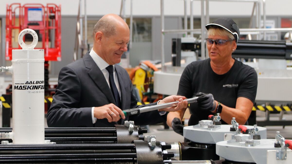 Bundeskanzler Scholz zu Besuch in Cuxhaven: Deutliche Worte in Richtung ...