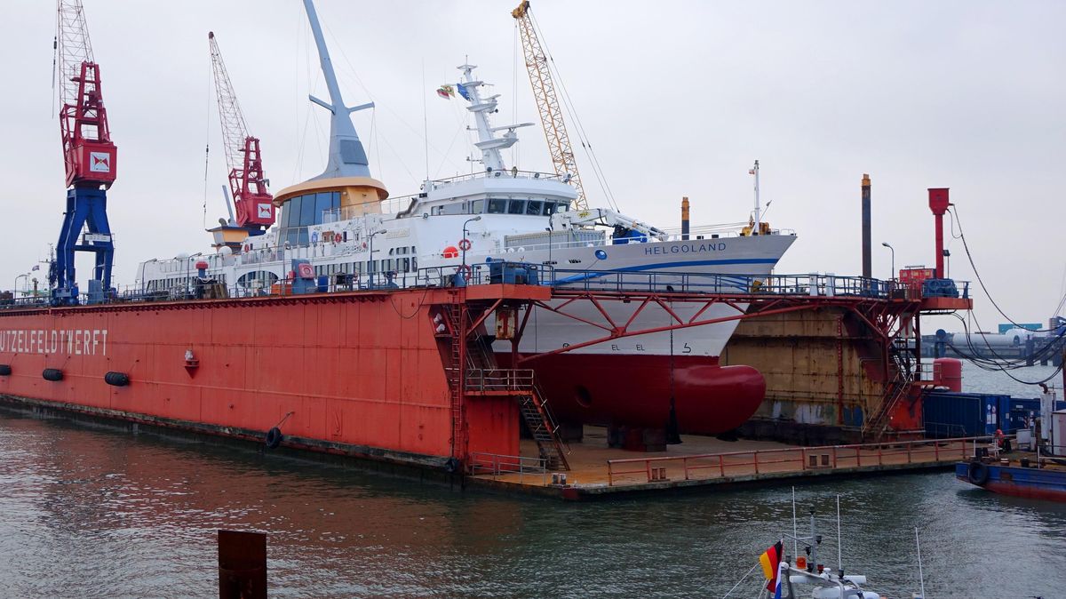MS Helgoland: Besuch in der Mützelfeldtwerft | CNV Medien
