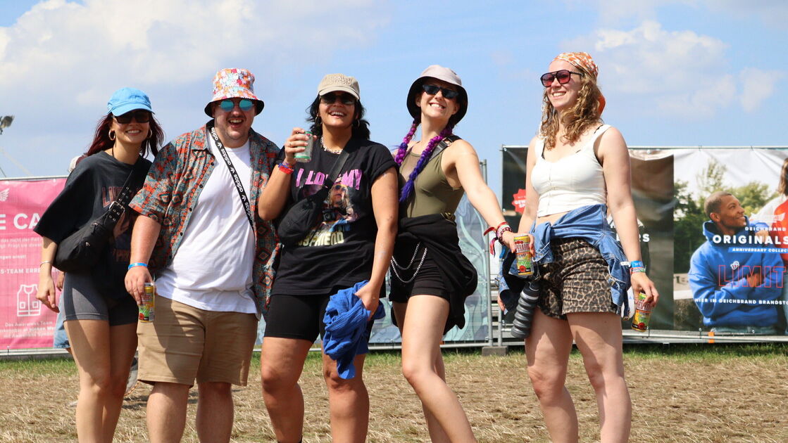 Hitze, Party, Abkühlung: Der Deichbrand-Samstag beim Festival 2025 in ...