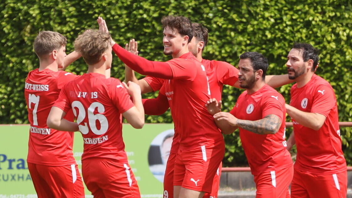 Last-Minute-Triumph: Rot-Weiss Cuxhaven wahrt die Chance auf den ...