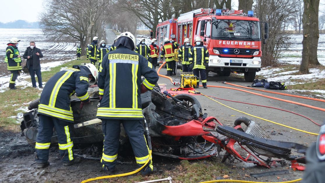 Kreis Stade: Junger Fahrer stirbt bei schlimmem Unfall | CNV Medien
