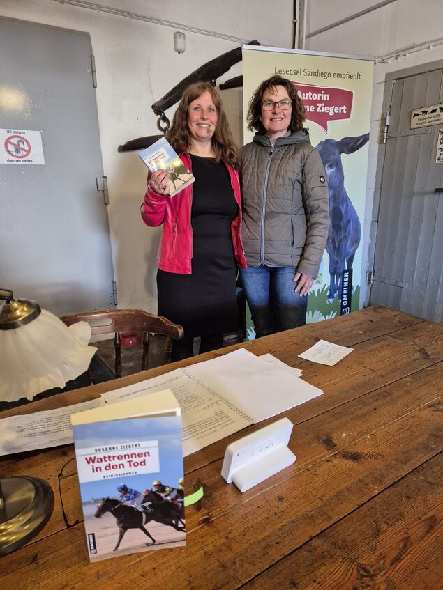 Lesung mit Überraschung in Cuxhaven-Duhnen: "Wattrennen in den Tod ...