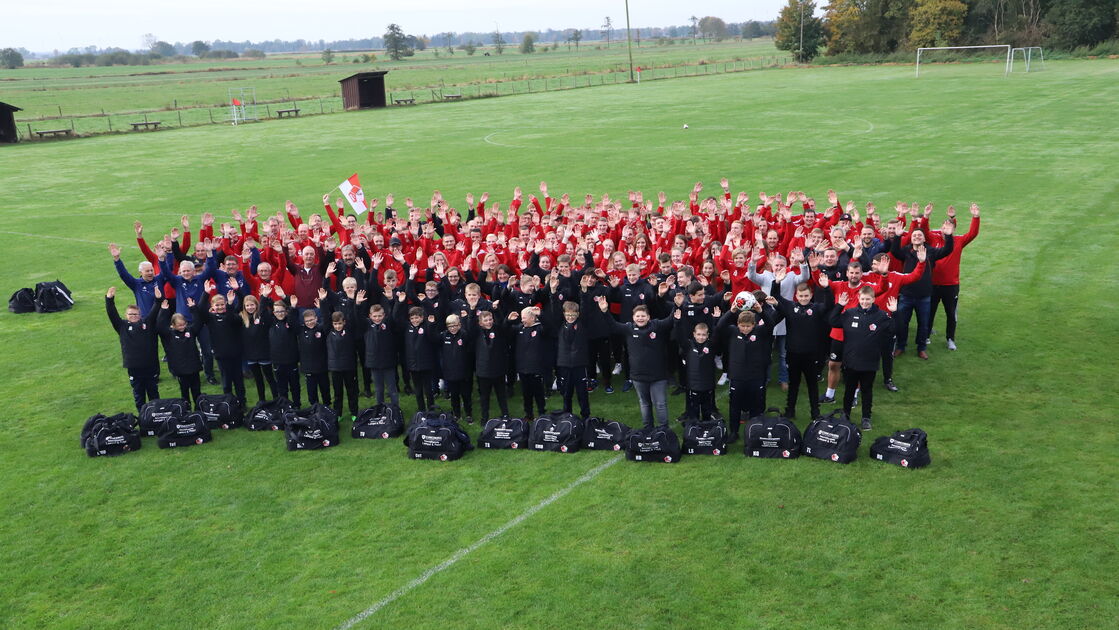 SpVgg BISON erhält großzügige Spende: Besondere Übergabe | CNV Medien