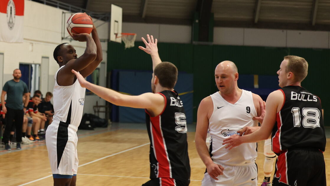 Ohne die McDuffies brilliert Aaron Cook bei den Cuxhaven BasCats gegen ...