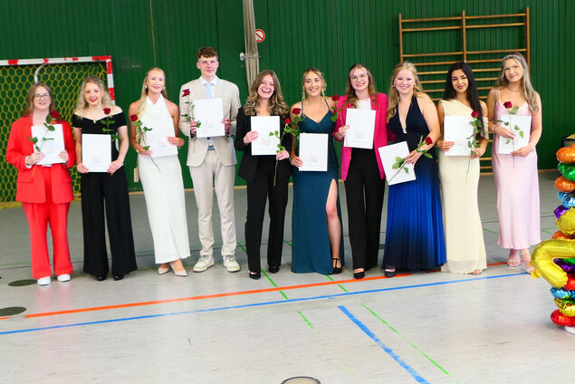 Mit Musik, Reden und Applaus: Die BBS Cuxhaven verabschiedet den ...