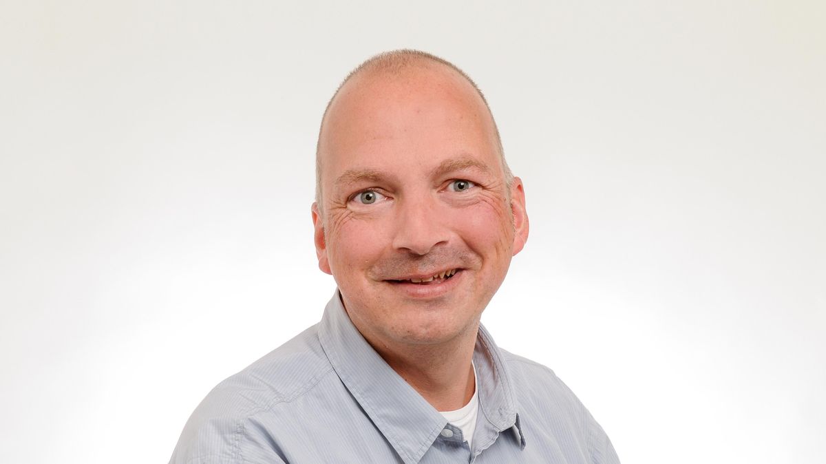 Zeitmaschine: So sieht unser Redakteur in 50 Jahren aus | CNV Medien