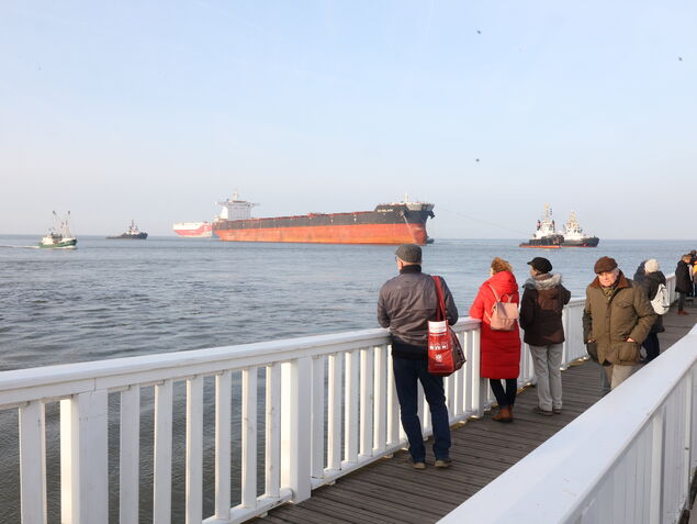 Nach langer Reparaturzeit: Frachter "CIC Rolaco" verlässt Cuxhavens Steubenhöft | CNV Medien