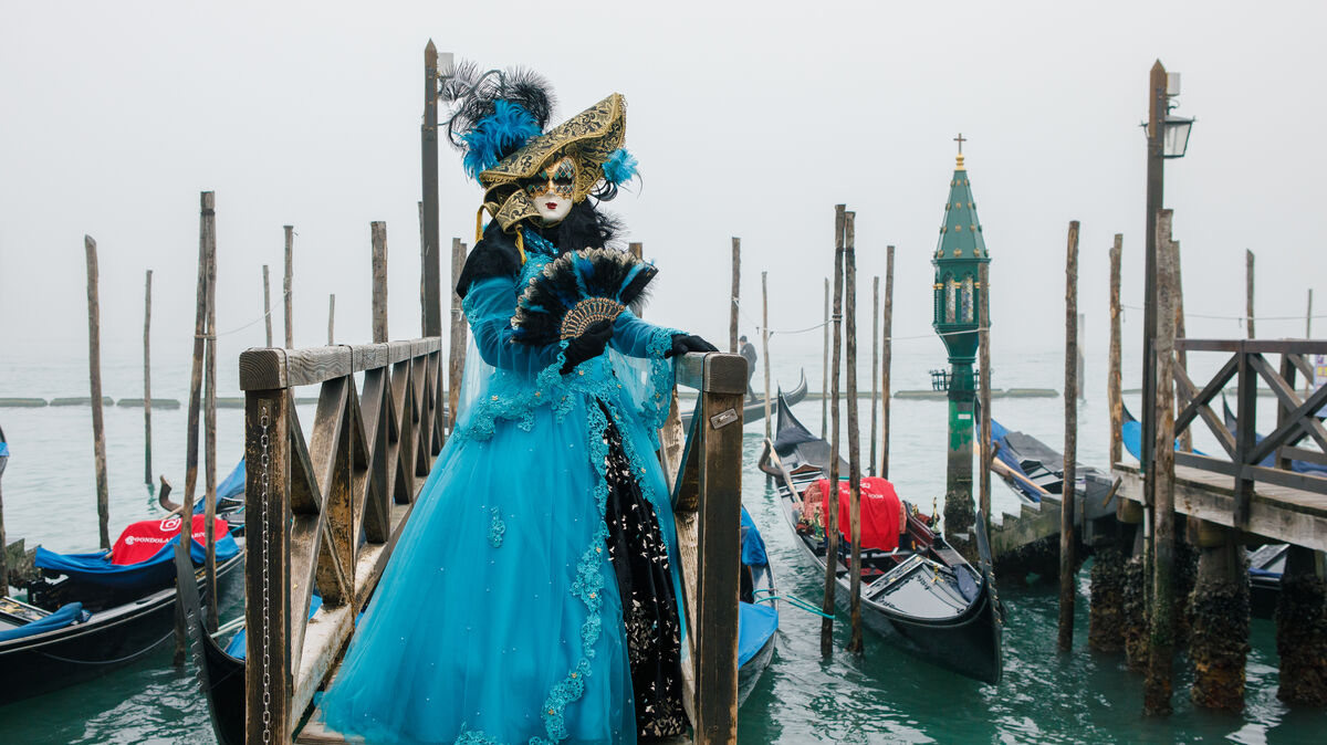 Cuxhavenerin macht beim "Maskenzauber Hamburg" mit eigenem Kostüm ...