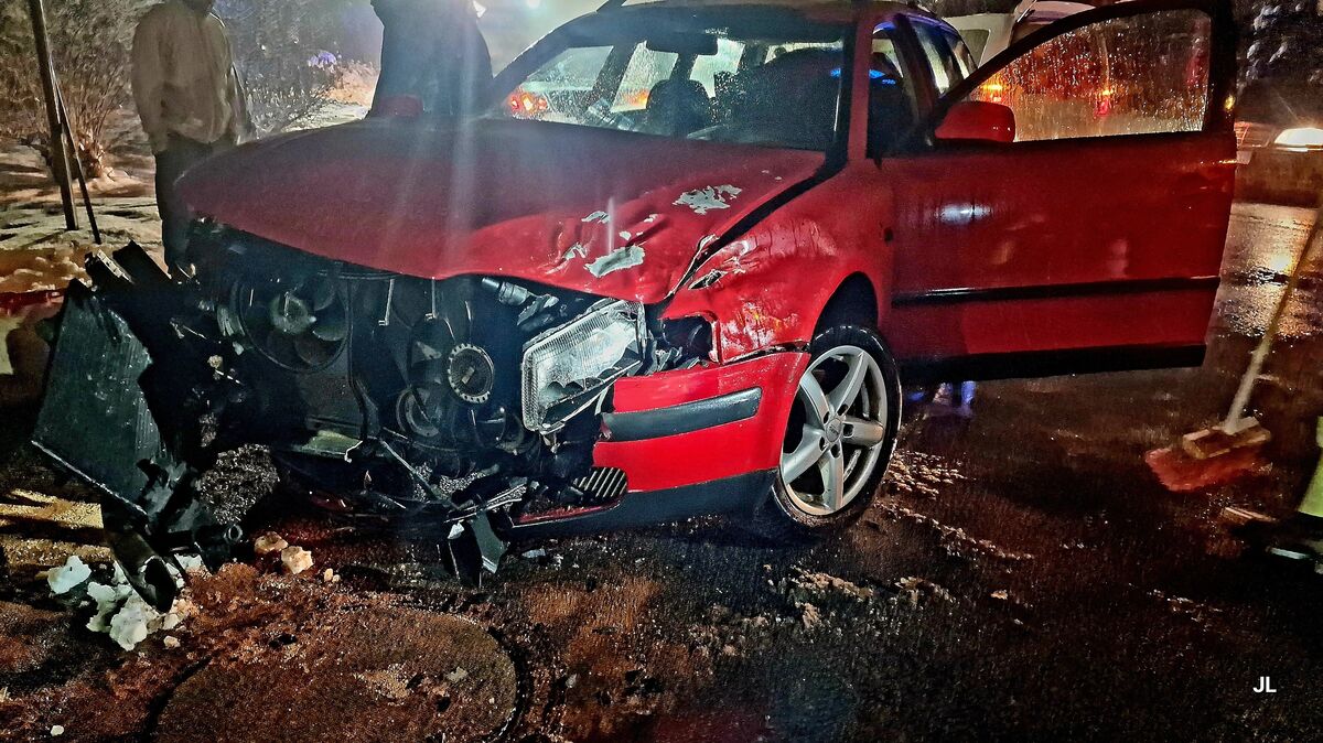 Schwerer Unfall auf der B495 in Hemmoor: Drei Fahrzeuge involviert | CNV Medien