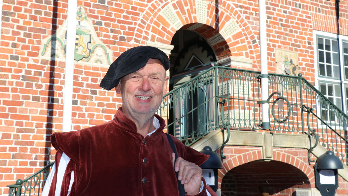 Stadtführer Jörn Putzig ist ein wandelndes Otterndorf-Lexikon | CNV Medien