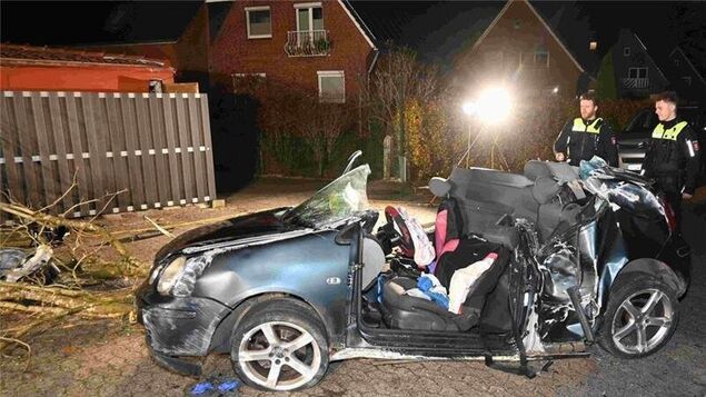 Tödlicher Unfall im Kreis Stade: Zwei junge Männer verstorben - 16-Jährige überlebt | CNV Medien
