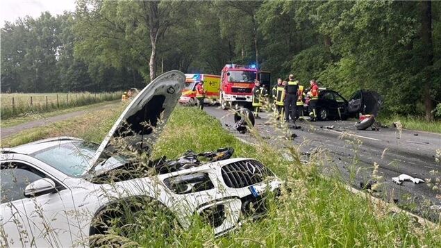 "Massenanfall von Verletzten" im Kreis Stade: Hubschrauber nach Unfall im Einsatz | CNV Medien