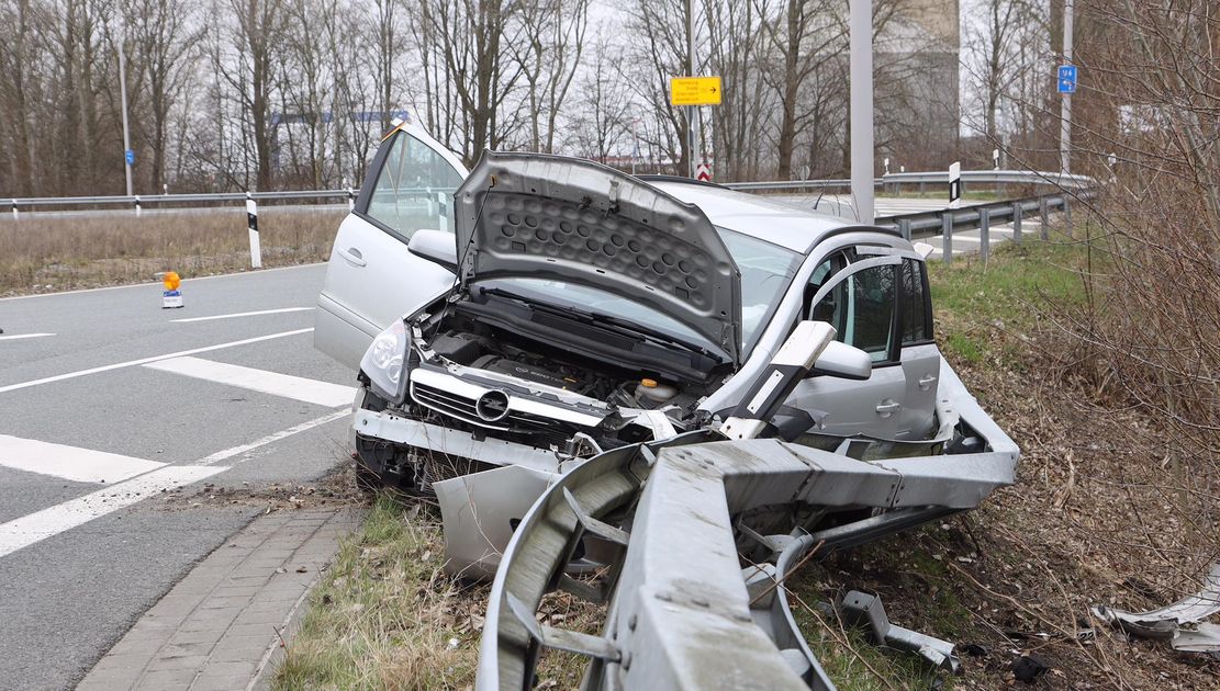 Schwerer Unfall in Cuxhaven: Autobahn-Kreisel voll gesperrt | CNV Medien
