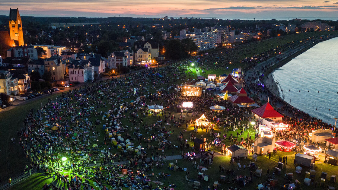 50. Sommerabend am Meer in Cuxhaven steht an: Ponton kommt besondere ...