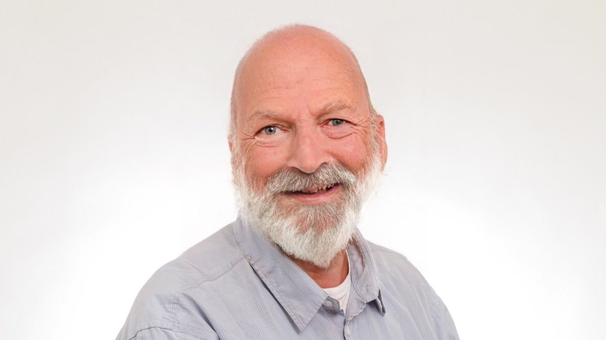 Zeitmaschine: So sieht unser Redakteur in 50 Jahren aus | CNV Medien