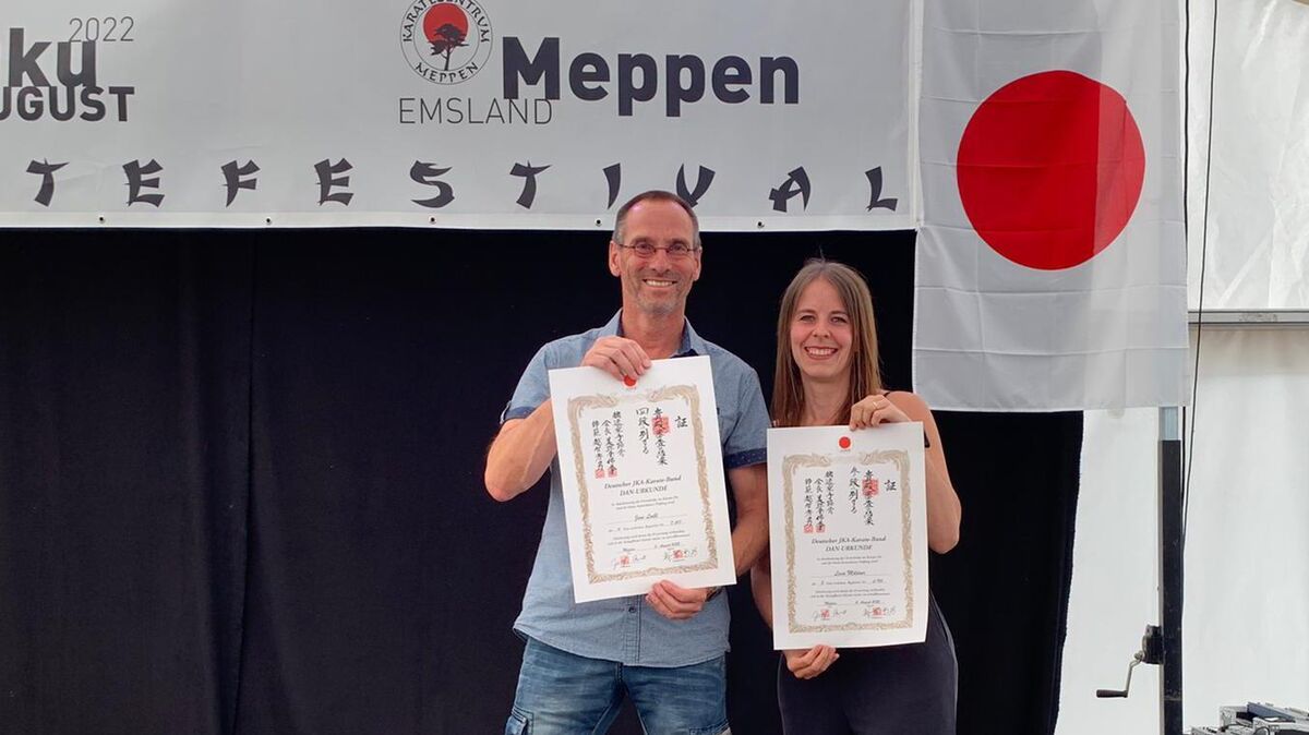 Karatesportler aus Cuxhaven bei Schwarzgurtprüfung | CNV Medien