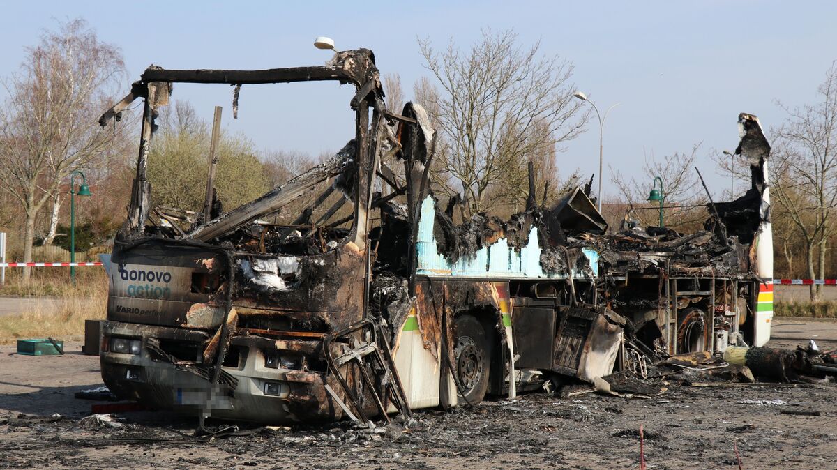 Corona-Test-Mobil am Kreishaus Cuxhaven abgebrannt: Was bisher bekannt ...