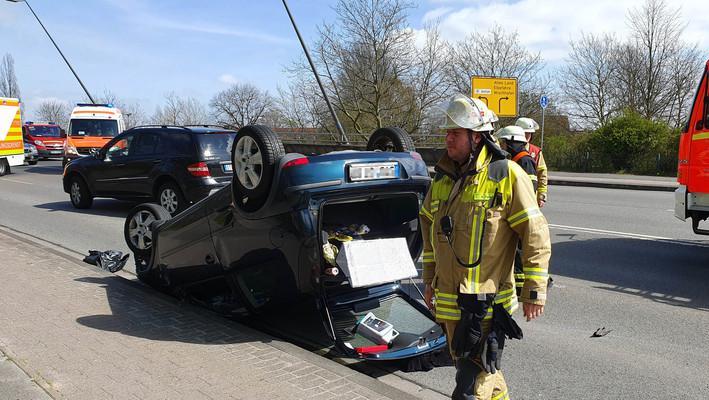Schwerer Unfall auf der Hansebrücke in Stade | CNV Medien