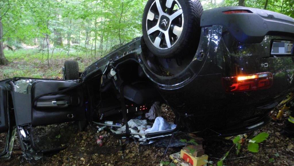 Unfall im Kreis Stade: Fahrer verliert Kontrolle über sein Auto - und wird schwer verletzt | CNV ...