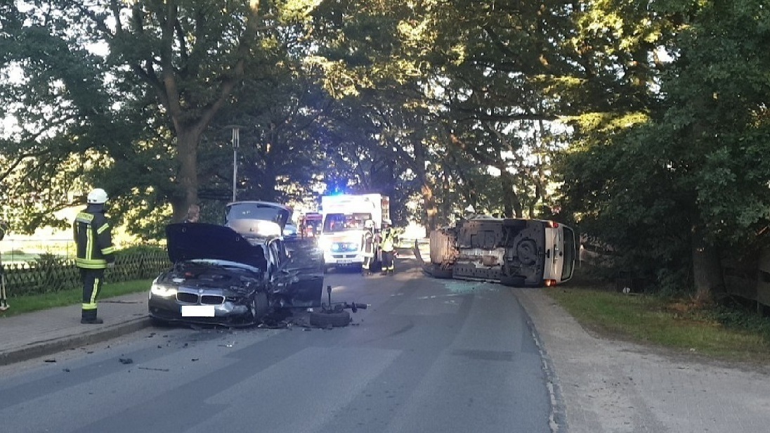 Sekundenschlaf: 55-Jährige bei Unfall im Kreis Cuxhaven lebensgefährlich verletzt | CNV Medien