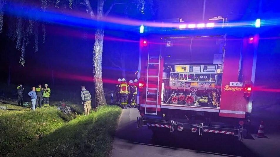 Motorradfahrer (23) in Lebensgefahr: Schwerer Unfall im Kreis Stade | CNV Medien